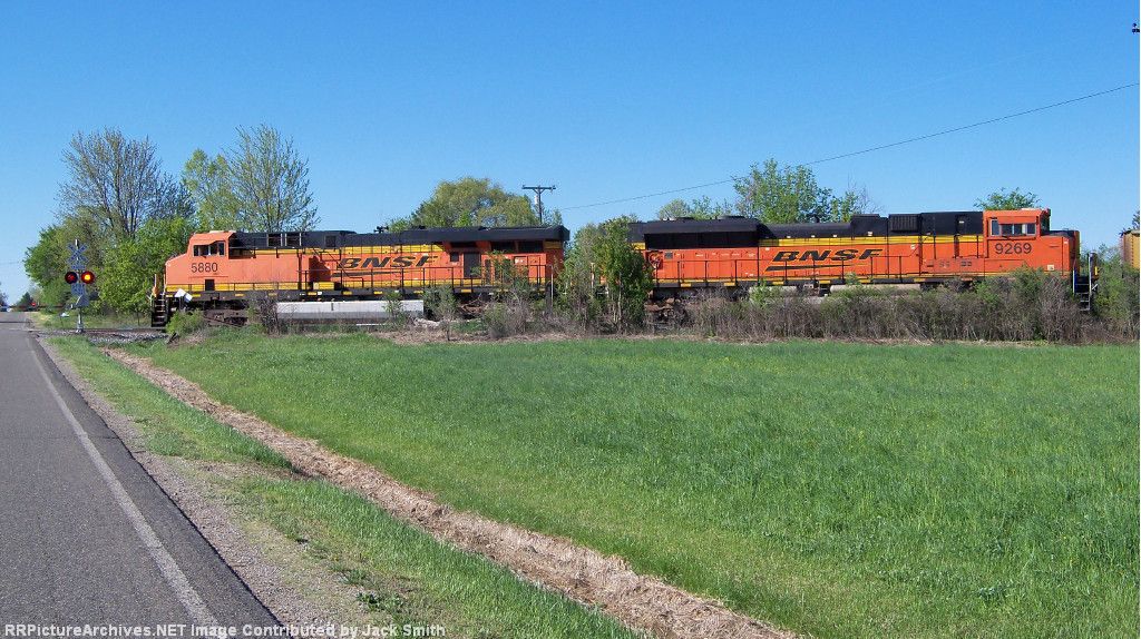 BNSF 5880 & 9269